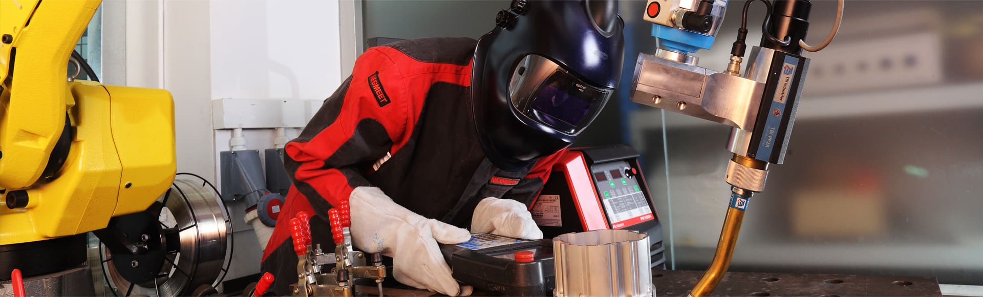 LUX Series Four-in-one Handheld Laser Welding Machine (1.5KW/2KW/3KW)
